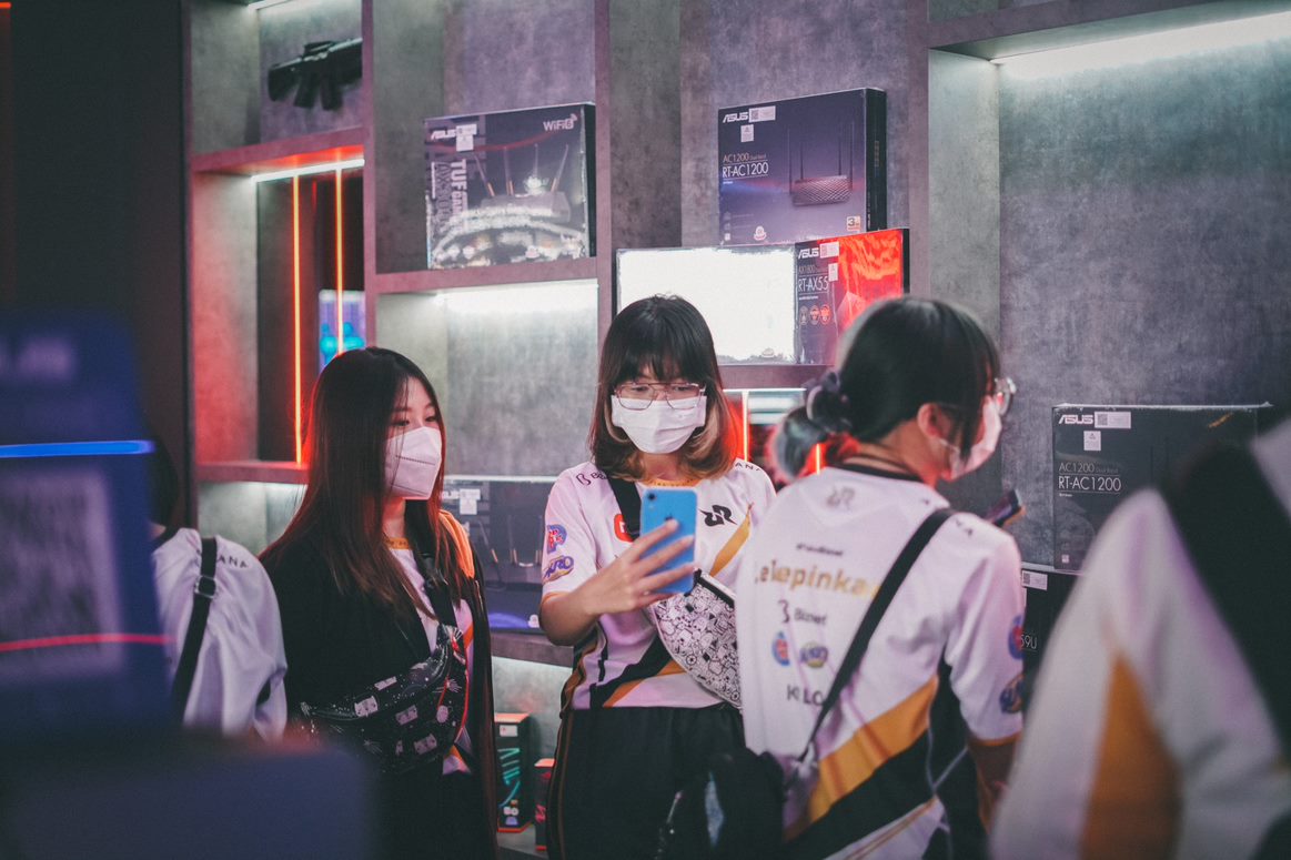 Desain Keren ROG Store PIK Jakarta Terbesar di Indonesia – Referensi ...